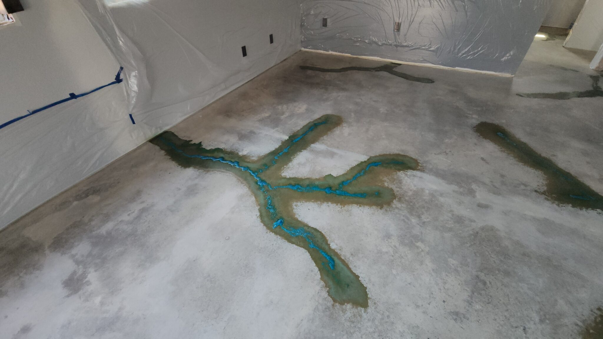 Vein Staining Technique: Concrete Veining with Acid Stain