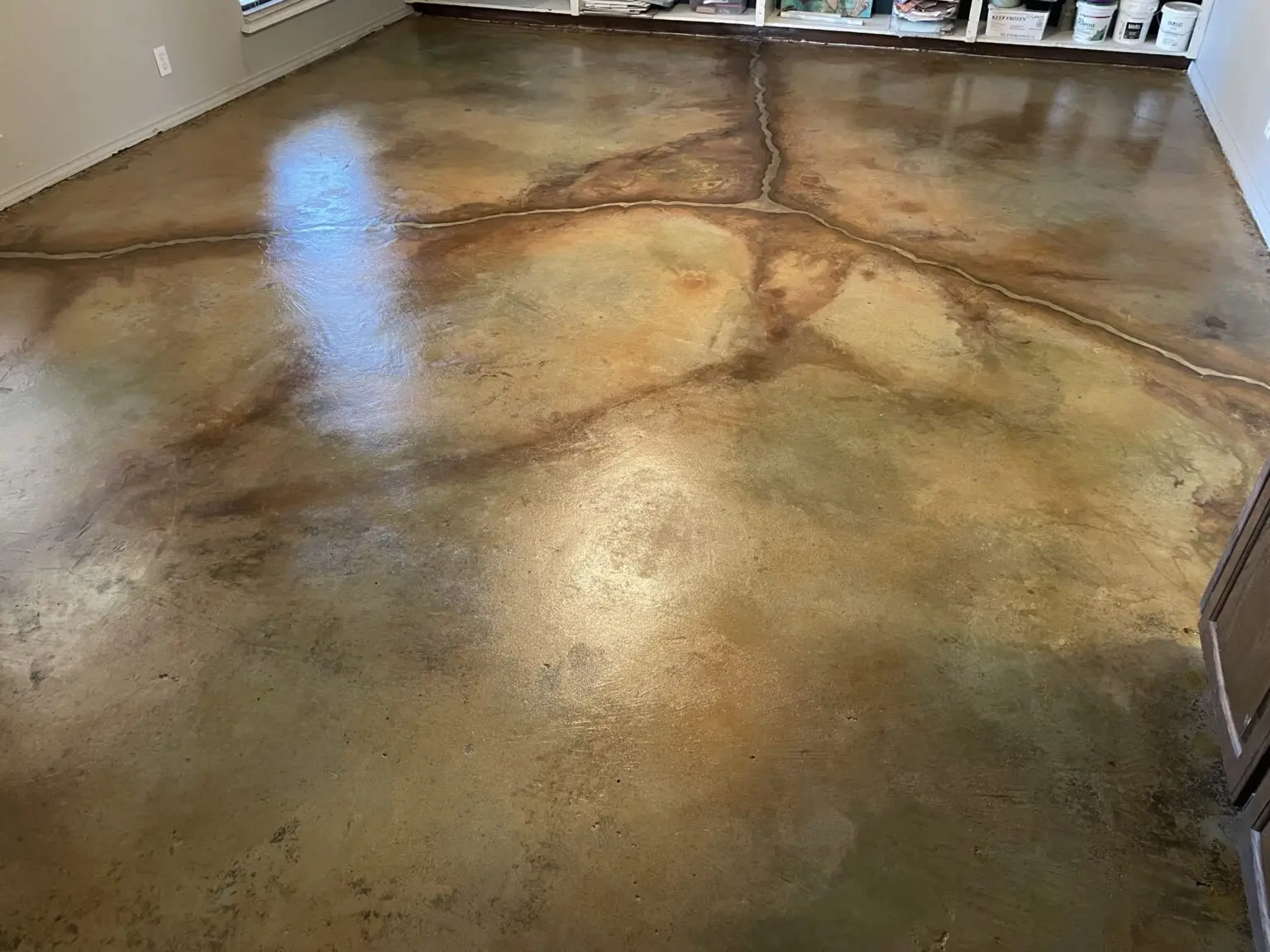 Vein Staining Technique: Concrete Veining with Acid Stain